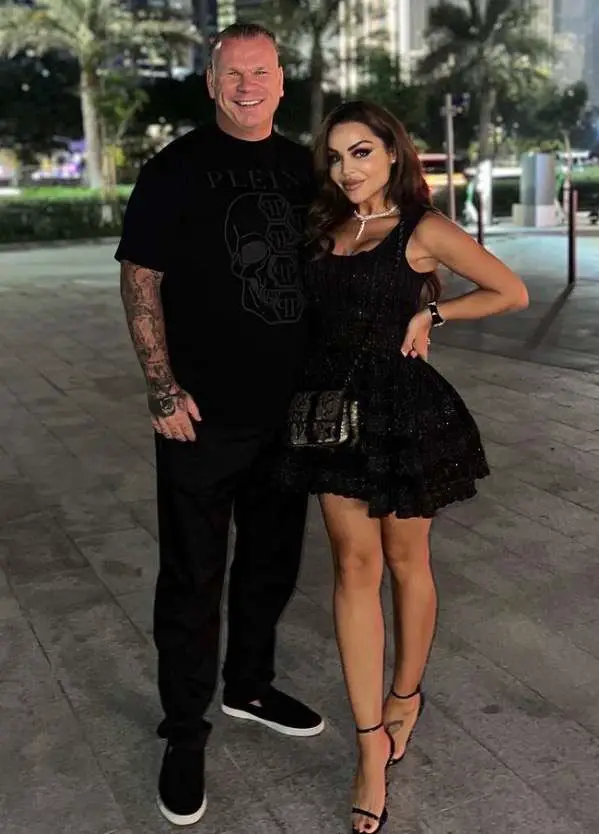 Dit is de vermogende Vriend van Amanda Balk - Mynd