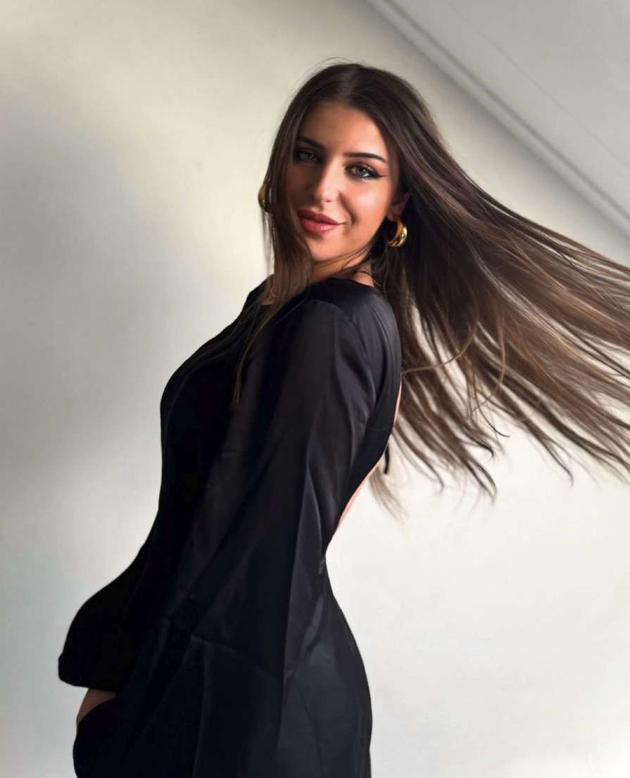 Dit is Merel Leerdam (Knappe Zus van Jutta Leerdam!) - Mynd